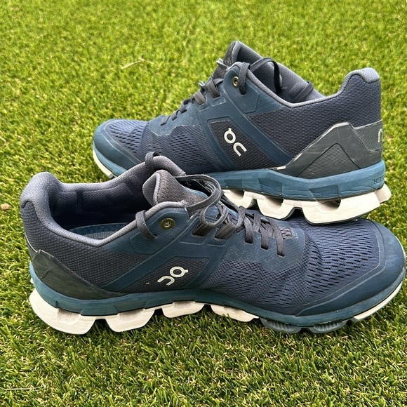 On Running | Shoes | On Cloud Mens Swiss Engineering Helion Cloudtec ...